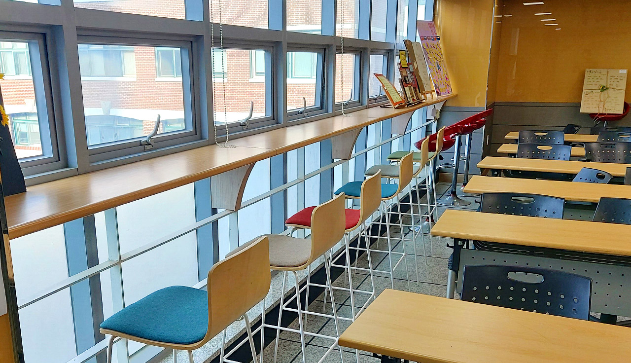 KOFUS-22-178 > 스툴의자 | (주)코퍼스