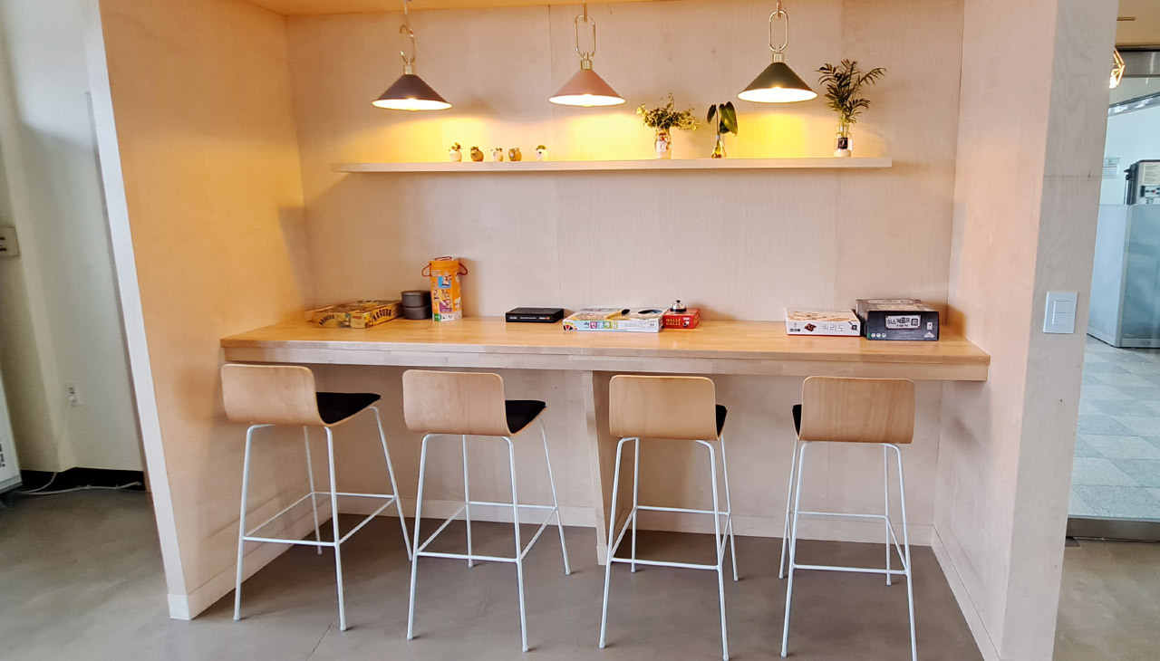 KOFUS-22-172 > 스툴의자 | (주)코퍼스